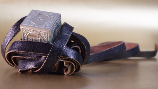 Things You Should Know About Wearing Tefillin - The Modern Day 50s ...