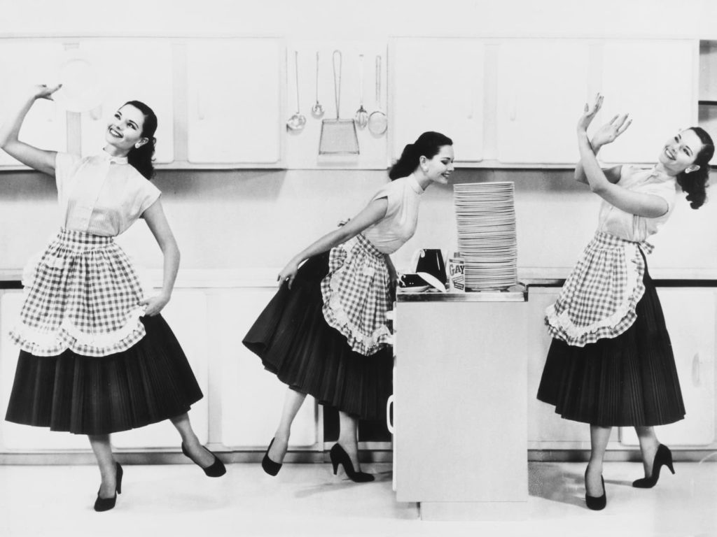 Old Fashioned Housekeeping Hacks - The Modern Day 50s Housewife